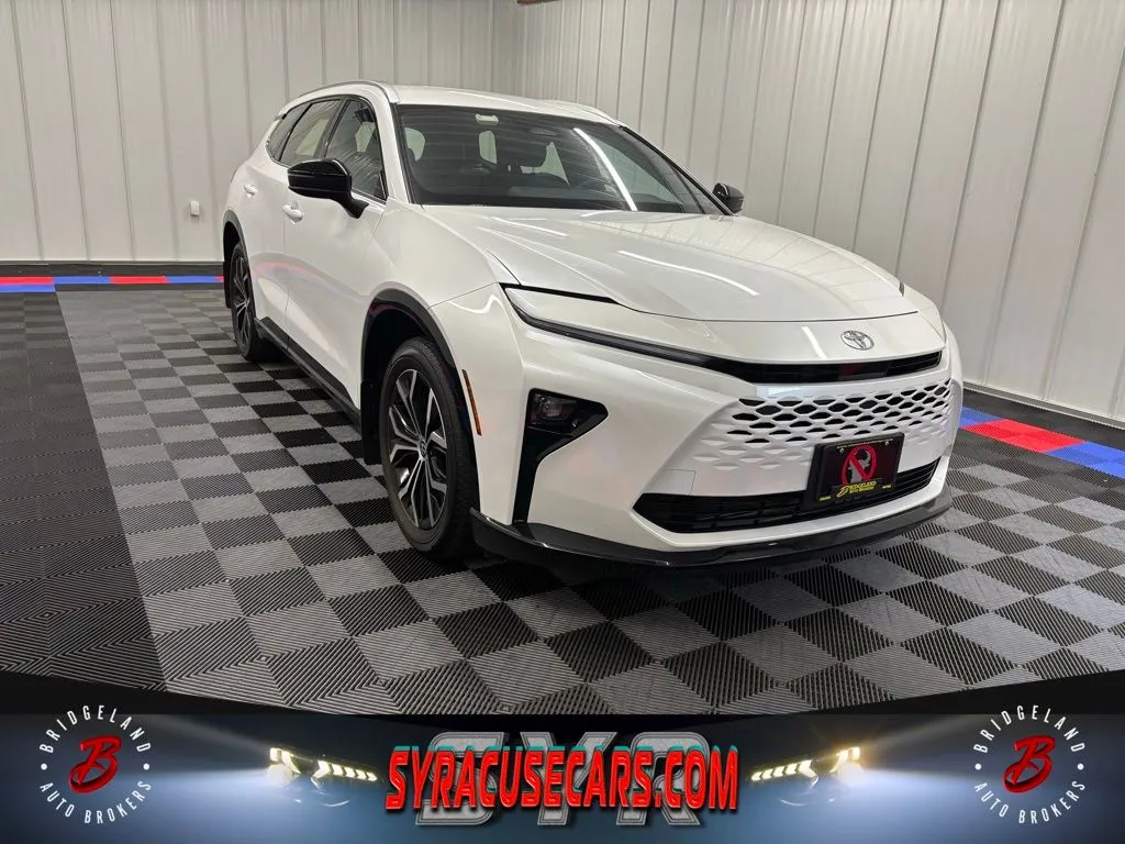 Used 2025 Toyota Crown Signia XLE for sale in Bridgeport, NY at ...