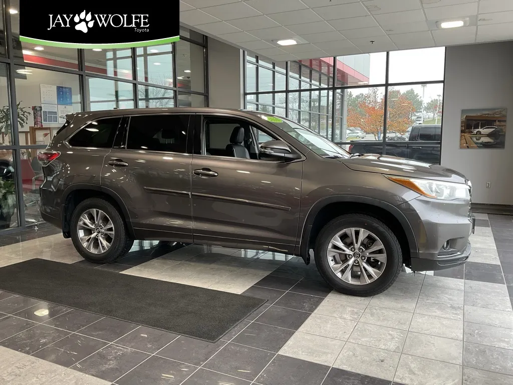 Used 2016 Toyota Highlander LE Plus V6 for sale in Kansas City, MO at ...