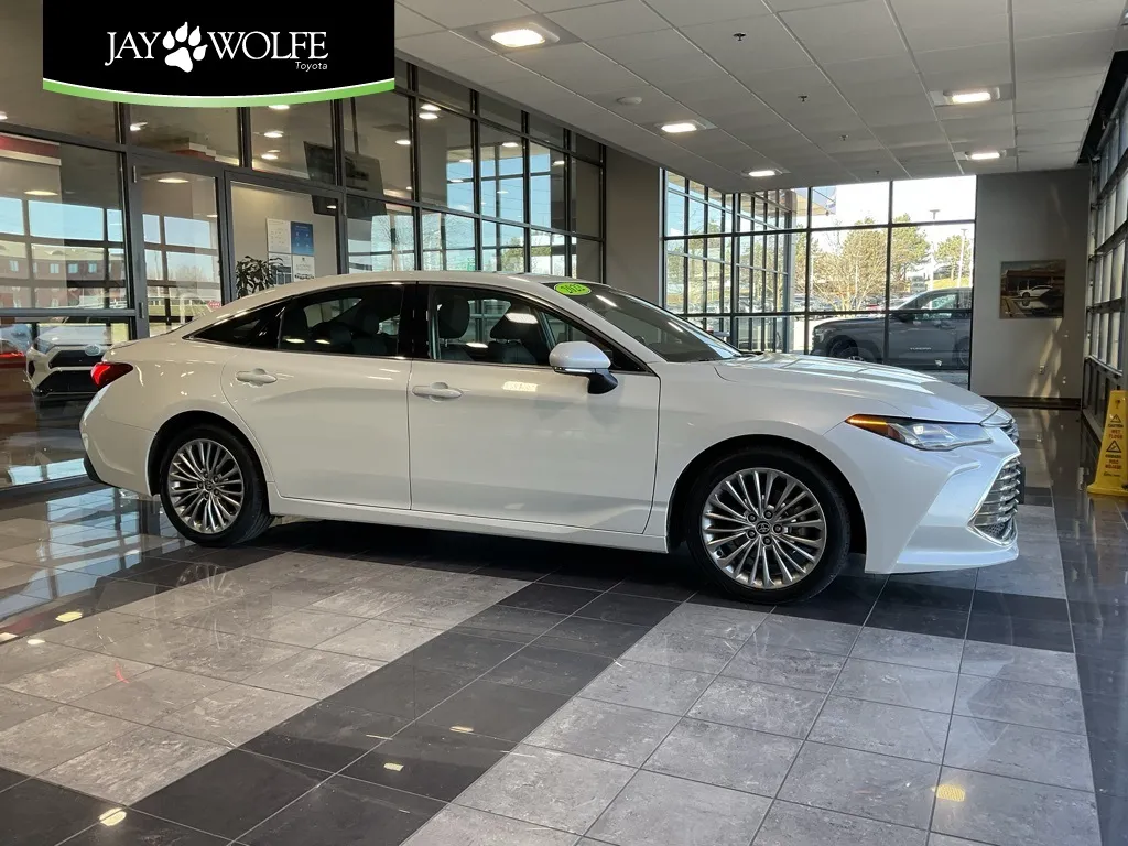 Used 2022 Toyota Avalon Hybrid Limited for sale in Kansas City, MO at ...