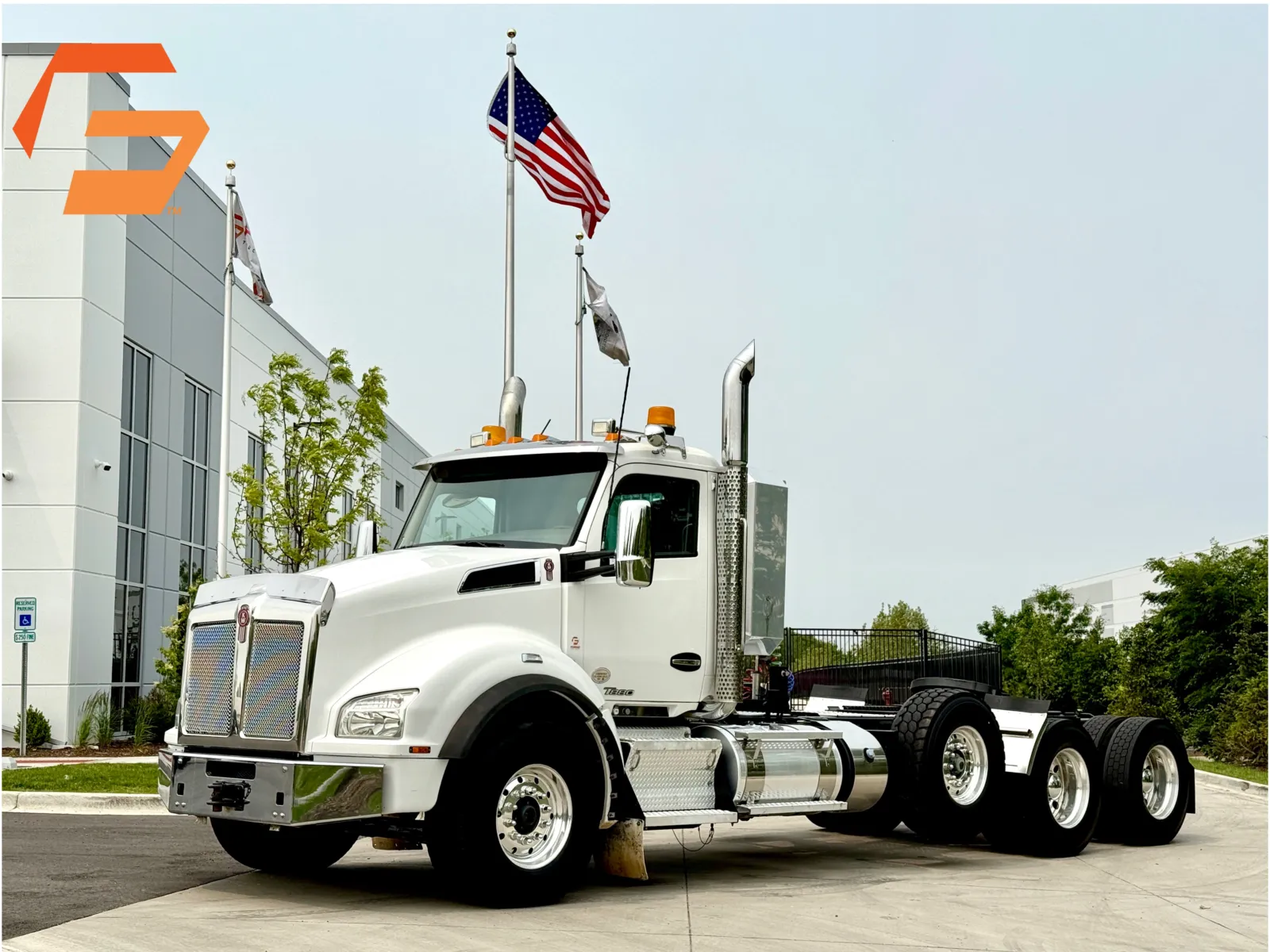 Used 2019 KENWORTH T880 for sale in New Lenox, IL at Forge Truck Centers | VIN: 1XKZP4TX2KJ245693