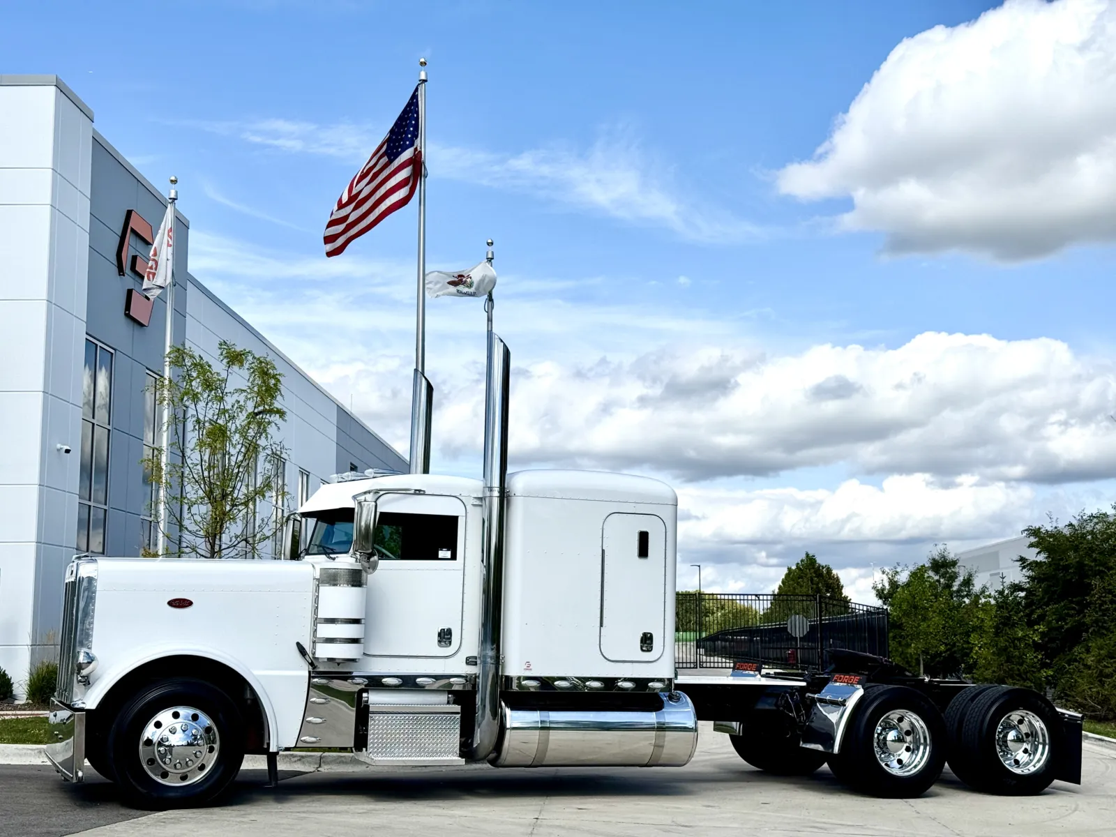 2018 Peterbilt 389 Semi Truck 2018 Peterbilt 389 78” Standup Sleeper