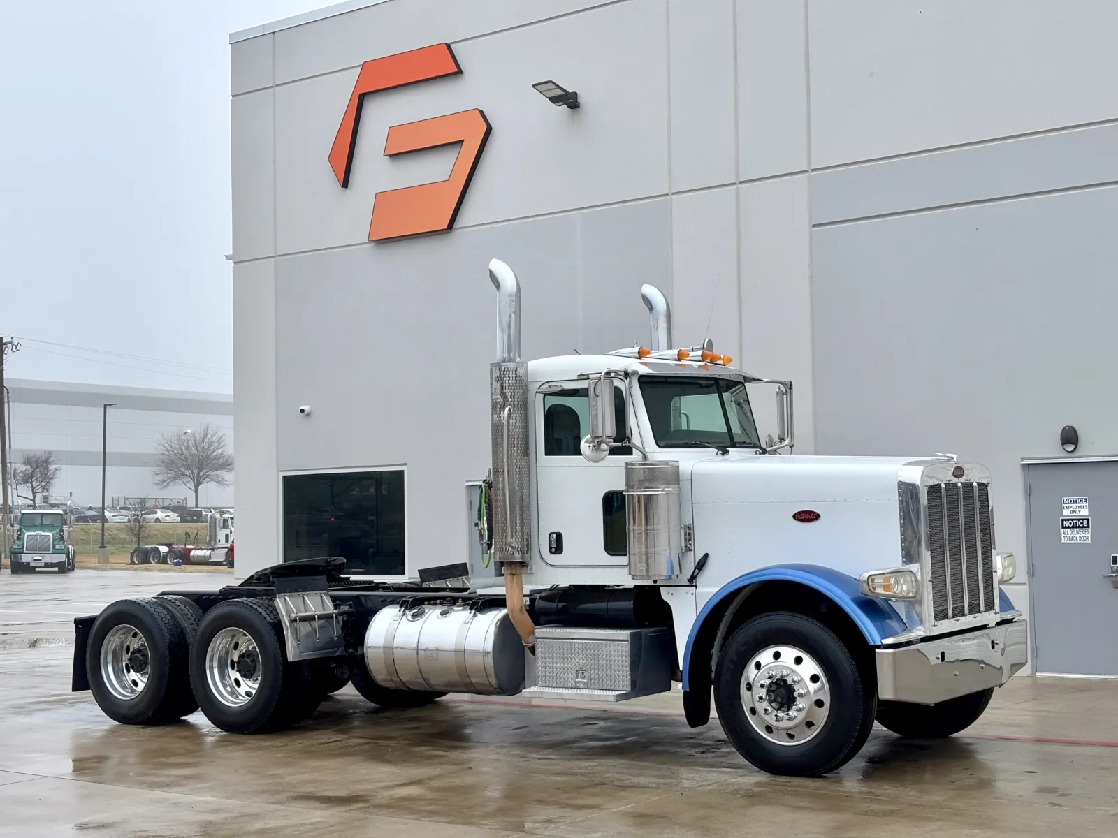 Used 2009 PETERBILT 388 for sale in Hutchins, TX at Forge Truck Centers ...
