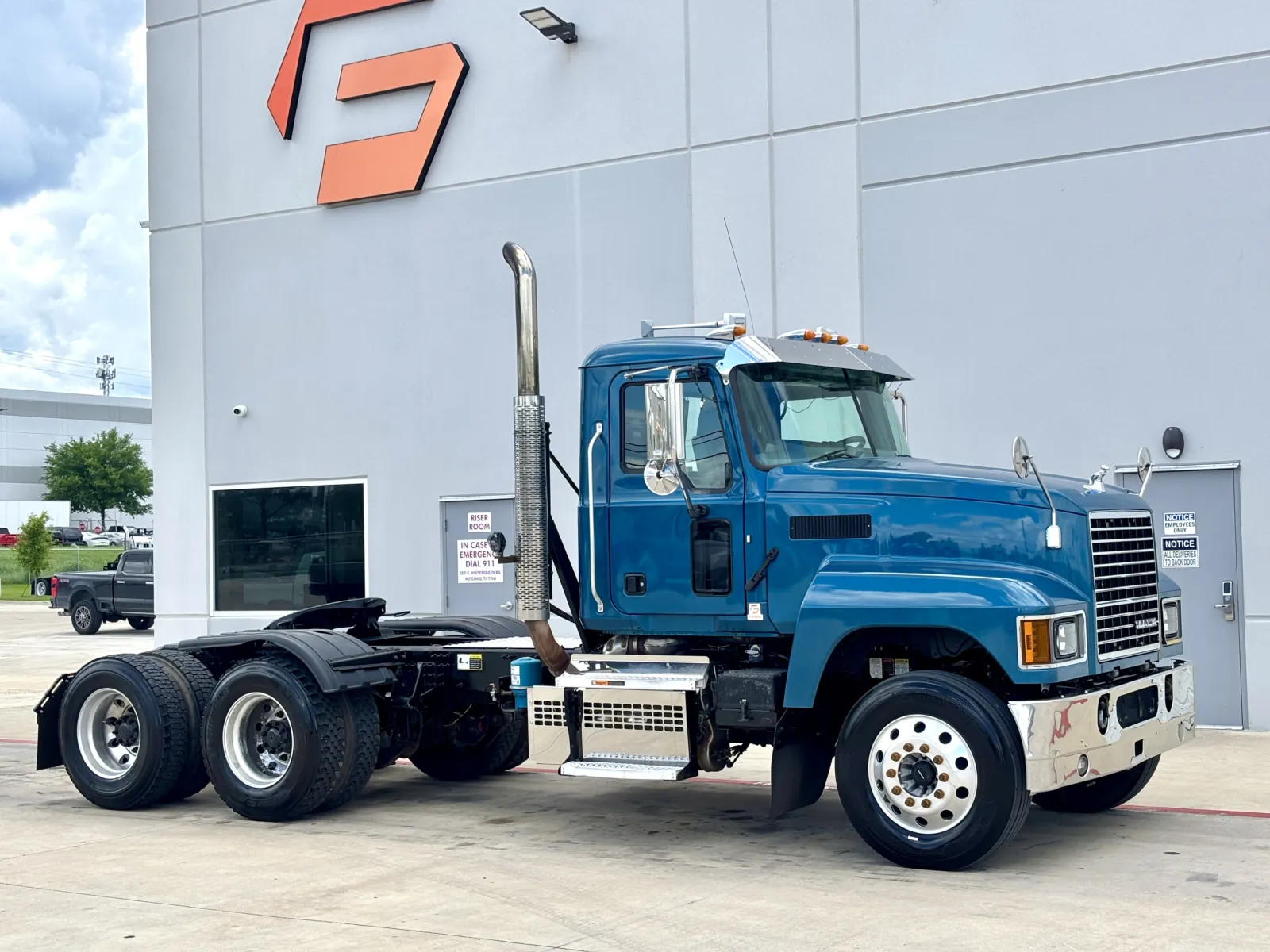Used 2019 MACK PINNACLE for sale in Hutchins, TX at Forge Truck Centers ...