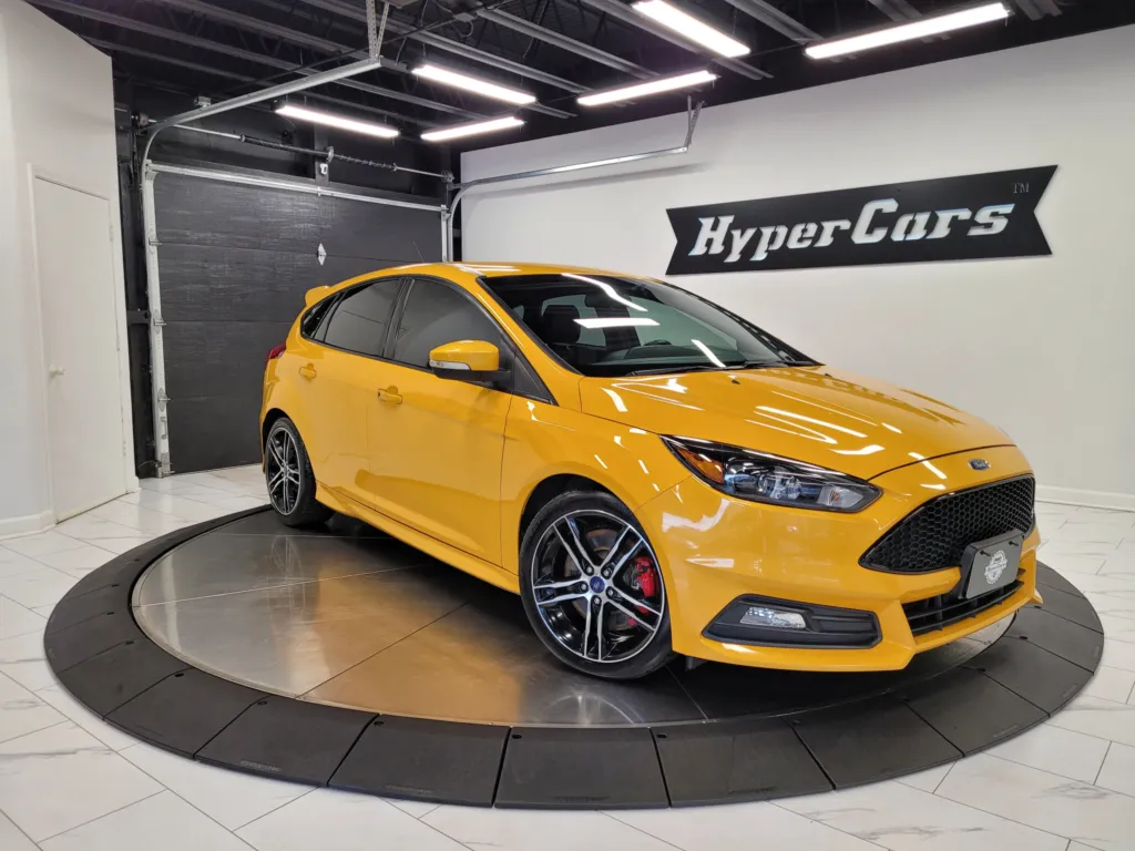 Used 2015 Ford Focus ST3 Hatch for sale in New Albany, IN | VIN: 1FADP3L99FL323212