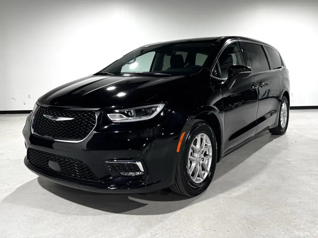 Used 2024 Chrysler Pacifica Touring L for sale in Charlotte, NC at Dream Work Automotive | VIN ...
