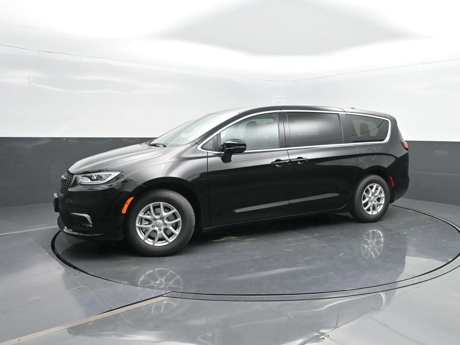 2026 Chrysler Pacifica Select for sale in Charles City, IA at Mike ...