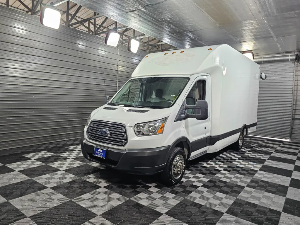 Used 2018 Ford Transit Cutaway 156'' WB Unicell Fiberglass 14FT Box ...