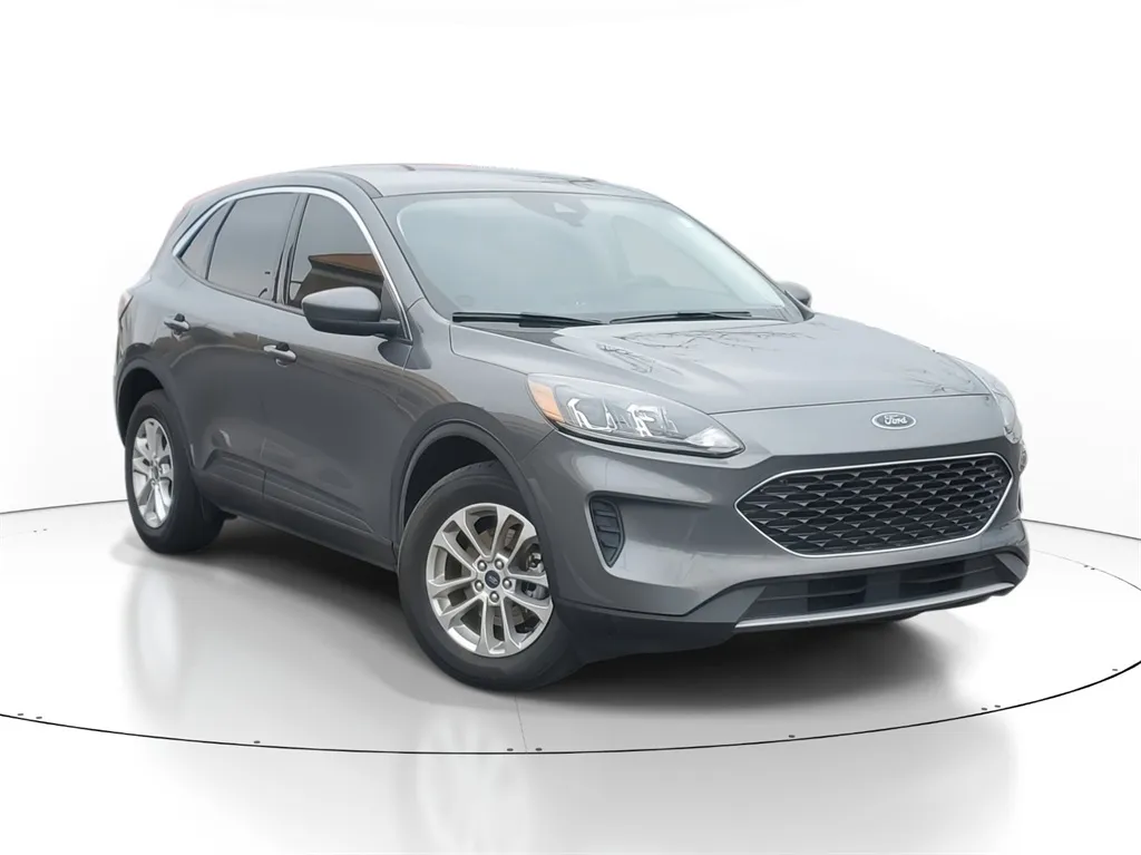 Used 2021 Ford Escape Hybrid SE for sale in Wixom, MI at Wixom Motors ...