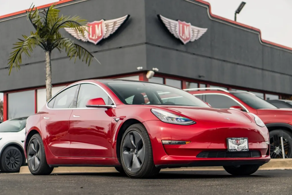 Used 2018 Tesla Model 3 Long Range Battery for sale in Evansville, IN ...