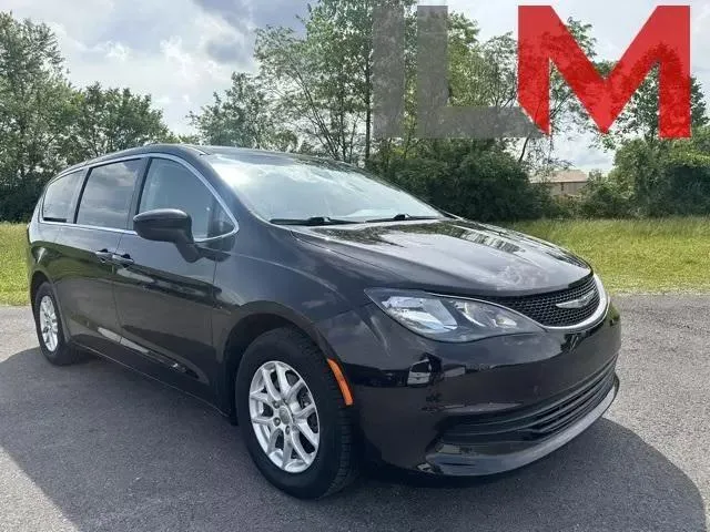 Used 2019 Chrysler Pacifica Touring Minivan 4D for sale in Indianapolis ...