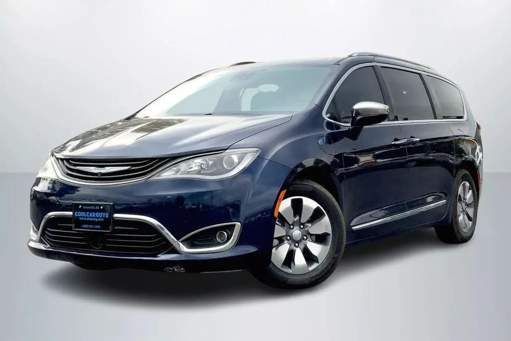 Used 2017 Chrysler Pacifica Hybrid Platinum Minivan 4D for sale in ...