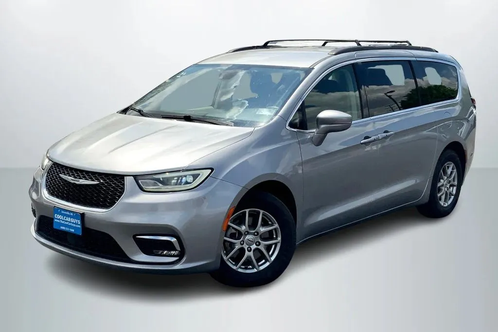 Used 2021 Chrysler Pacifica Touring Minivan 4D for sale in Janesville ...