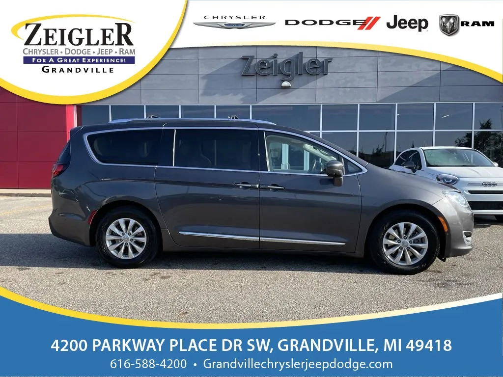 Used 2018 Chrysler Pacifica Touring L for sale in Grandville, MI at ...