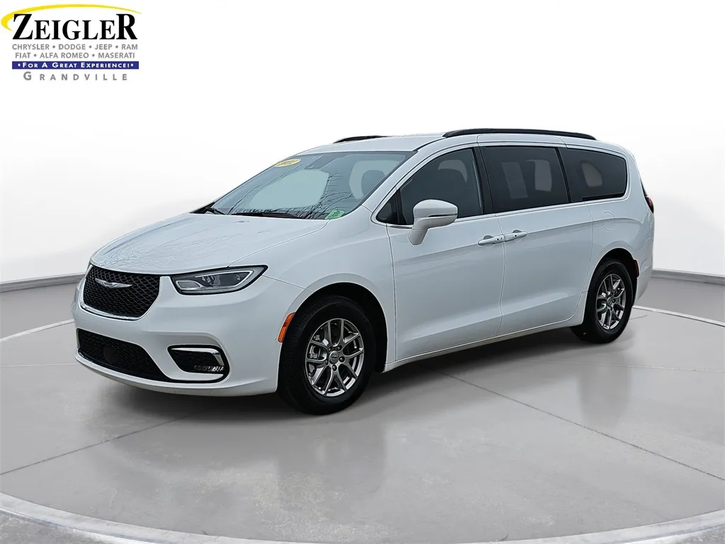 Used 2022 Chrysler Pacifica Touring for sale in Grandville, MI at ...