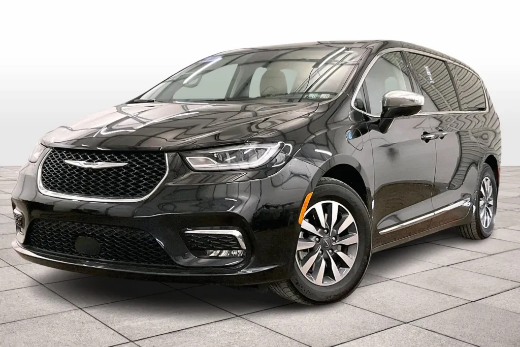 Used 2023 Chrysler Pacifica Hybrid Limited for sale in Dillsburg, PA at ...