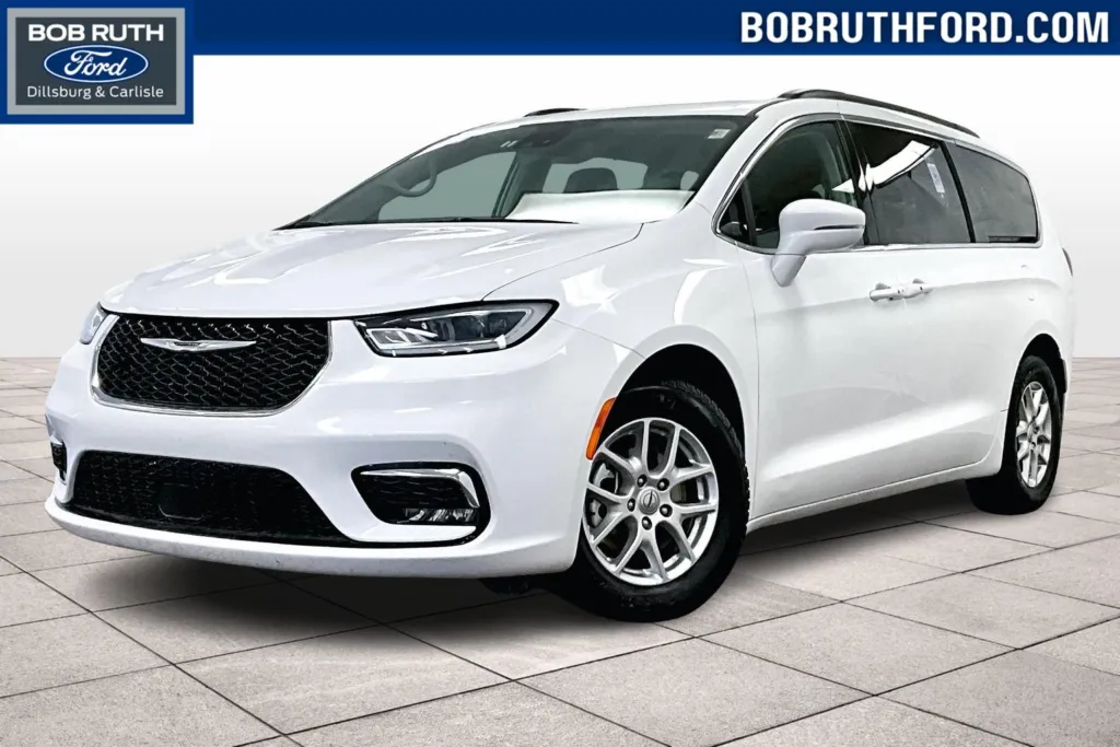 Used 2022 Chrysler Pacifica Touring L for sale in Dillsburg, PA at Bob ...