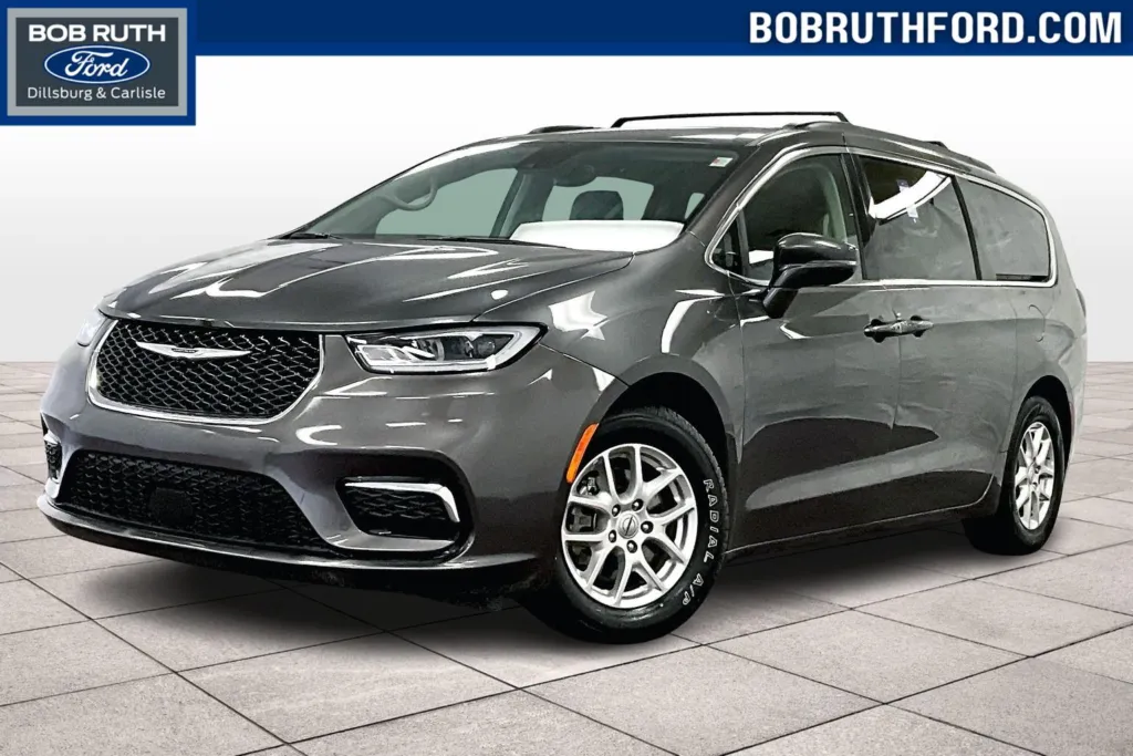 Used 2022 Chrysler Pacifica Touring L for sale in Dillsburg, PA at Bob ...