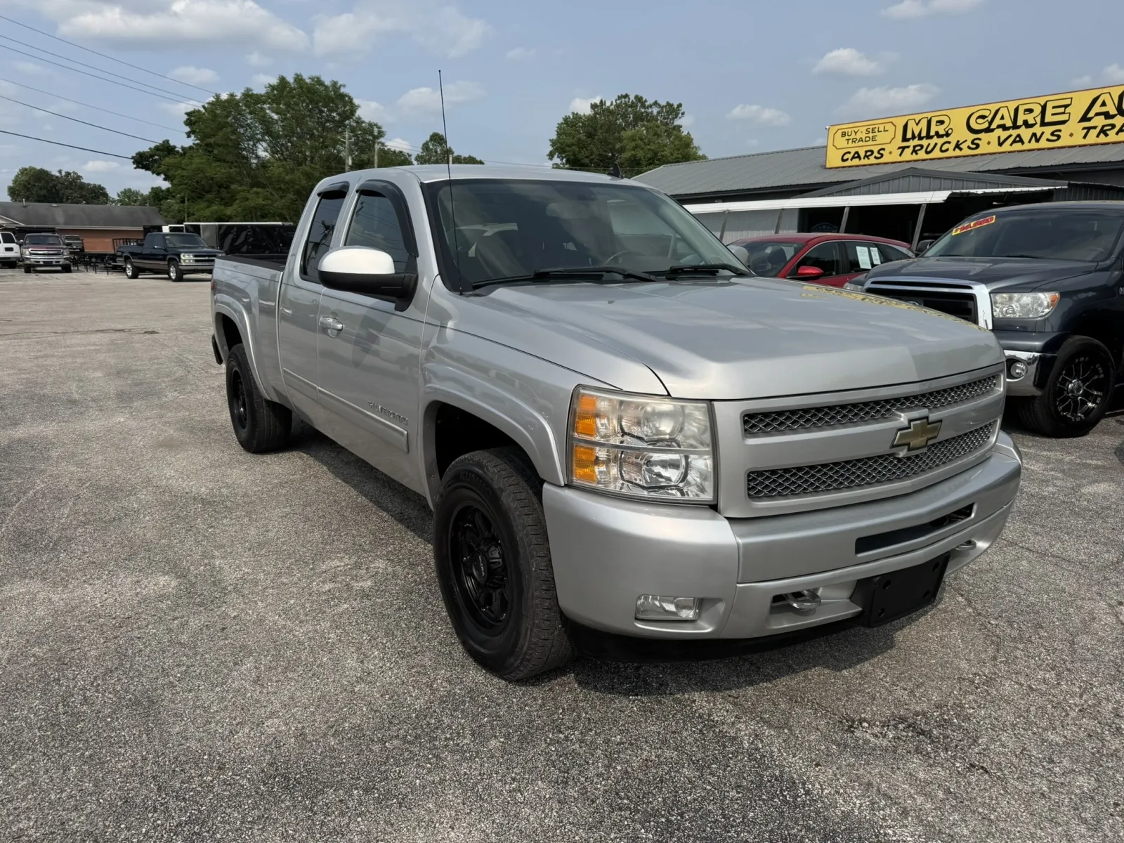 Used 2011 CHEVROLET SILVERADO 1500 LT for sale in Camby, IN at Mr. Care ...