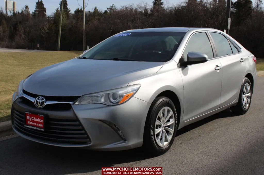 Used 2016 Toyota Camry LE 4dr Sedan for sale in Elmhurst, IL at Your ...