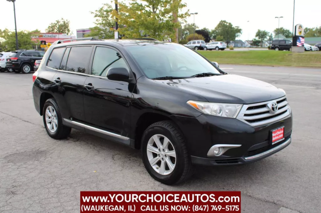 Used 2012 Toyota Highlander Base AWD 4dr SUV for sale in Waukegan, IL ...