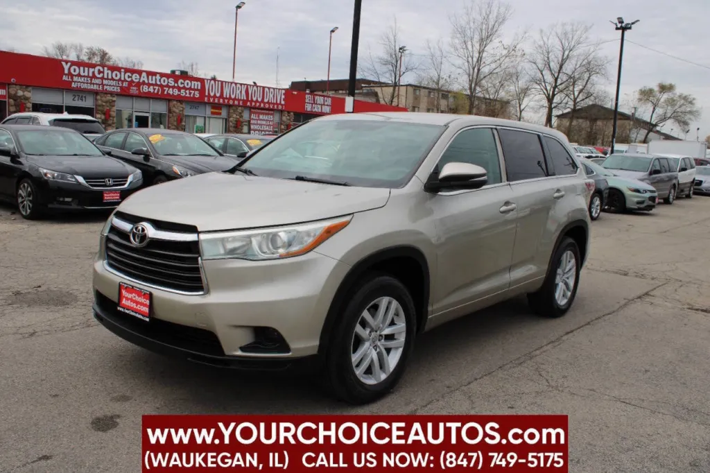 Used 2015 Toyota Highlander LE for sale in Waukegan, IL | VIN ...