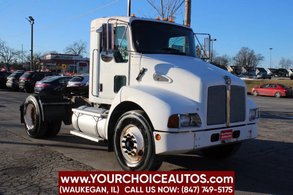 Used 2006 Kenworth T300 4X2 2dr Conventional for sale in Waukegan, IL ...