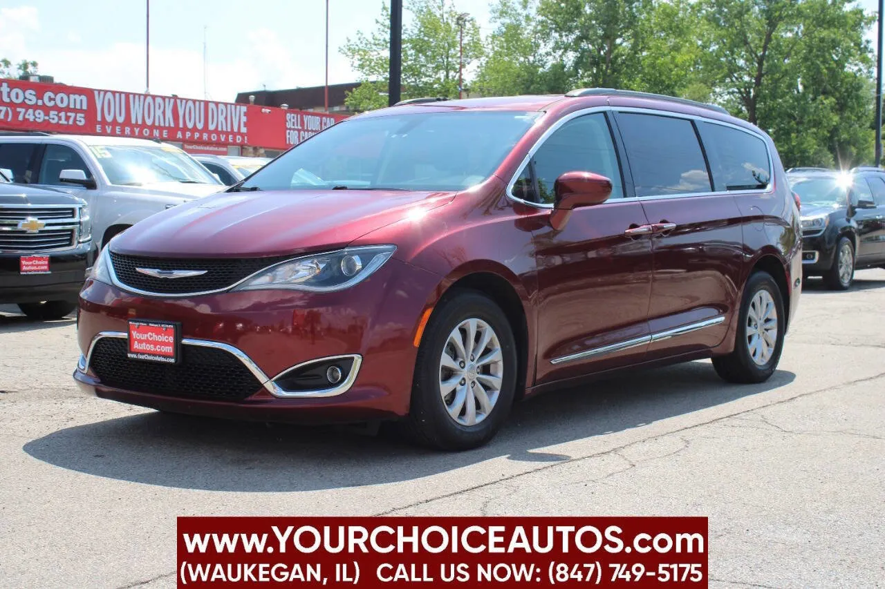 Used 2017 Chrysler Pacifica Touring-L for sale in Waukegan, IL at Your ...