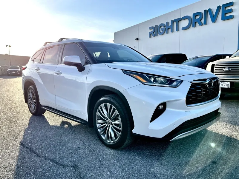 Used 2021 Toyota Highlander Platinum for sale in El Paso, TX at ...