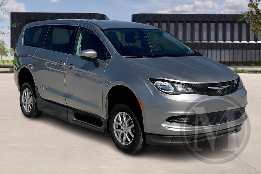 Used 2021 Chrysler Voyager LX for sale in Kansas City, MO at Master's ...