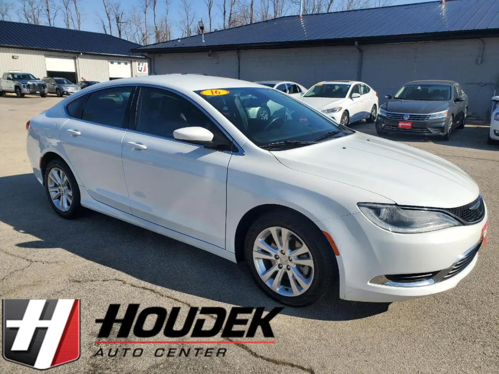 Used 2016 Chrysler 200 Limited Platinum for sale in Marion, IA at ...
