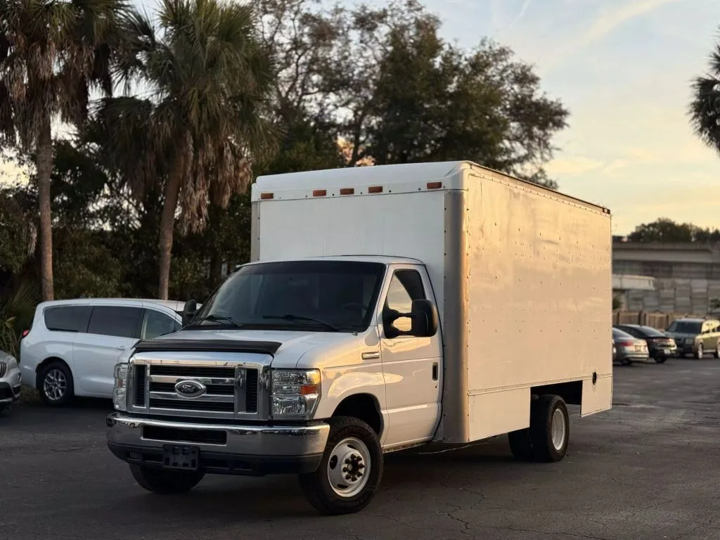 Used 2018 Ford E350 Super Duty Cutaway Cutaway Van 2D for sale in ...
