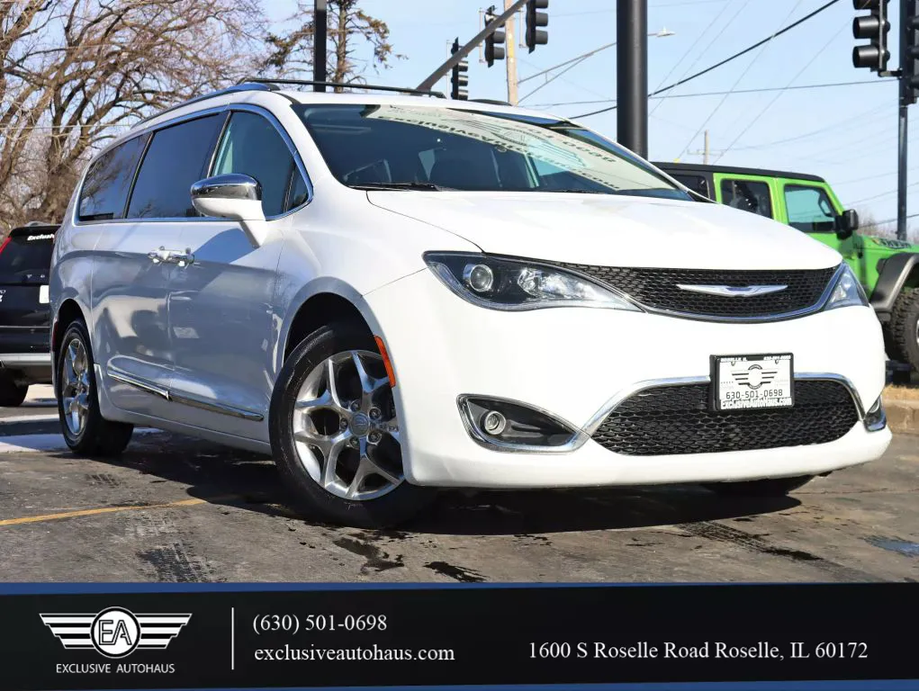 Used 2018 Chrysler Pacifica Limited Minivan 4D for sale in Roselle, IL ...