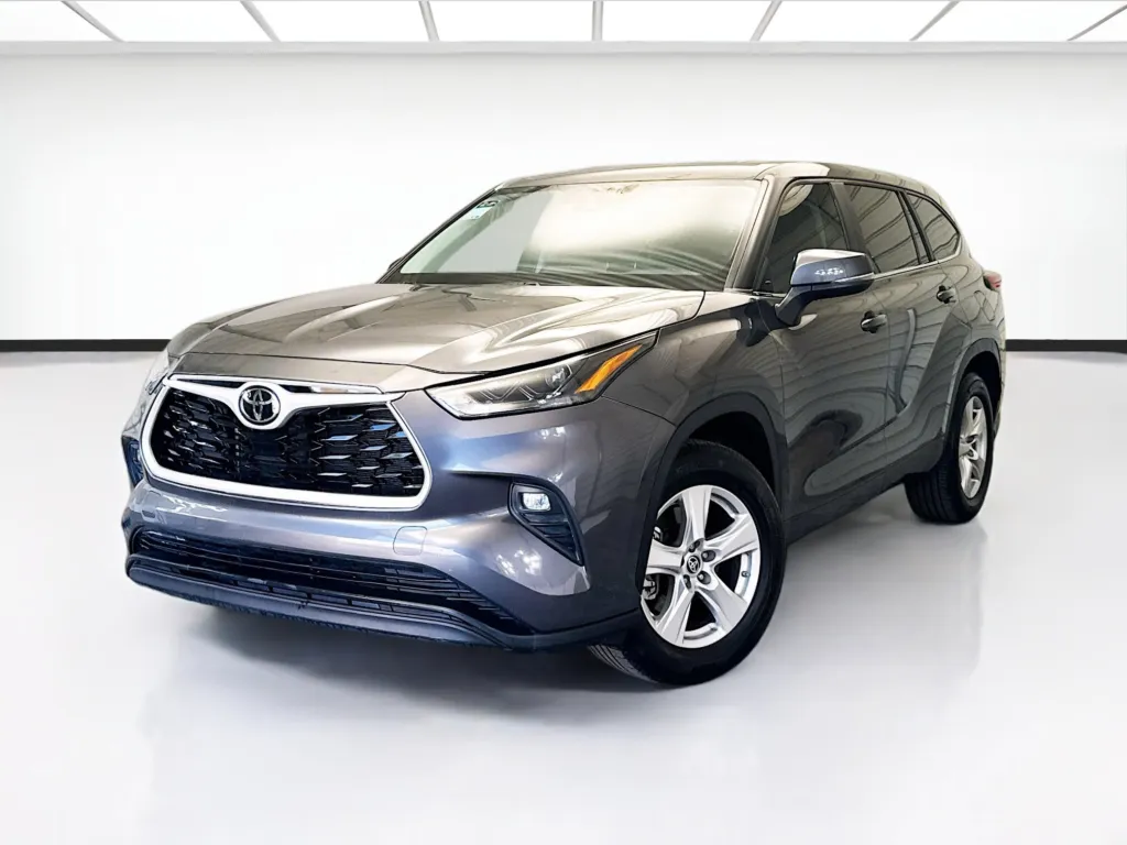 Used 2023 Toyota Highlander LE for sale in Montclair, CA at STG Auto ...