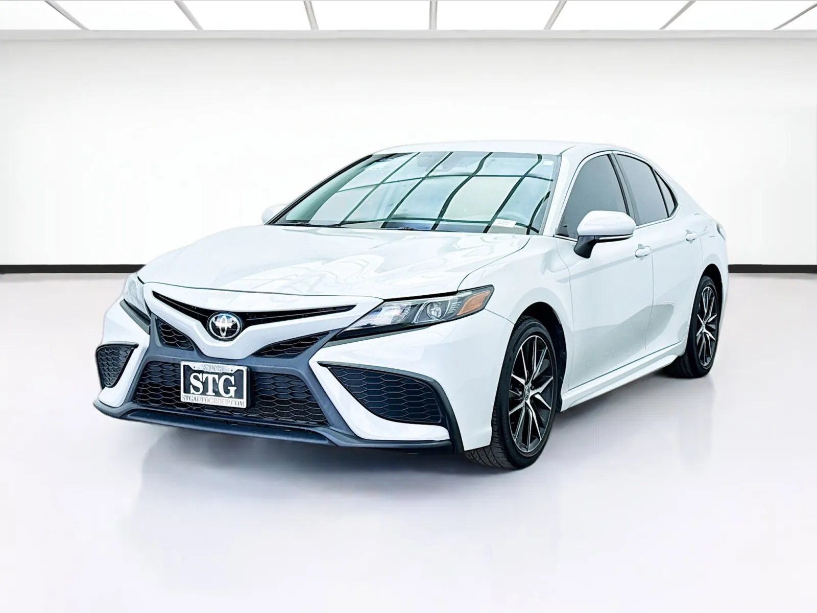 Used 2022 Toyota Camry SE for sale in Bellflower, CA at STG Auto Group ...