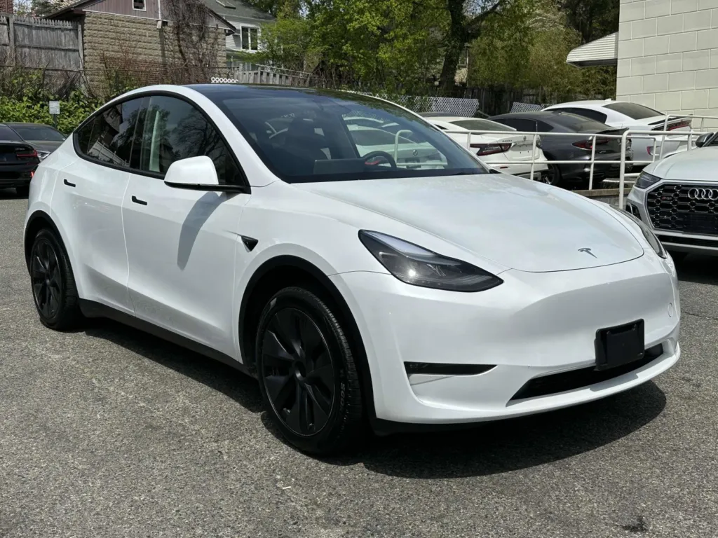 Used 2024 Tesla Model Y Long Range for sale in Great Neck, NY at ...
