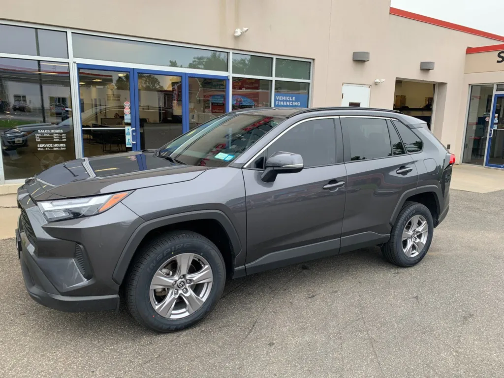 Used 2022 Toyota RAV4 XLE for sale in Meriden, CT | VIN: 2T3P1RFV3NC275675