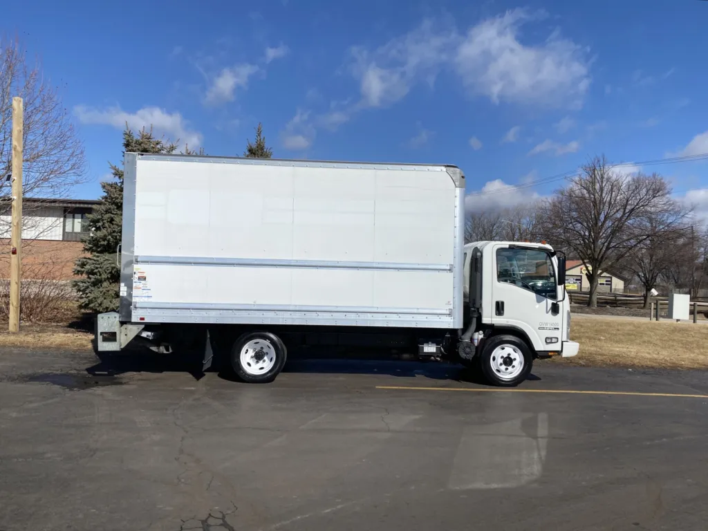 Used 2019 Isuzu NPR 16ft Cabover with Lift Gate for sale in Crystal ...