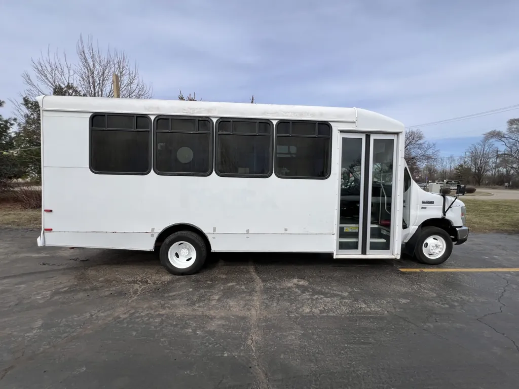 Used 2014 Ford E-450 18 Passenger Shuttle Bus for sale in Crystal Lake ...