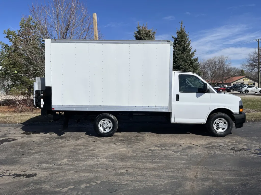 Used 2019 Chevrolet 3500 12ft Box Truck with Lift Gate for sale in ...