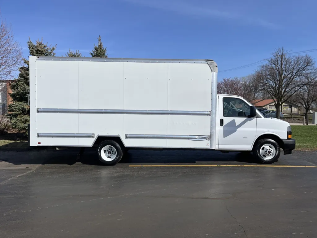 Used 2021 GMC 3500 16ft Box Truck for sale in Crystal Lake, IL at ...