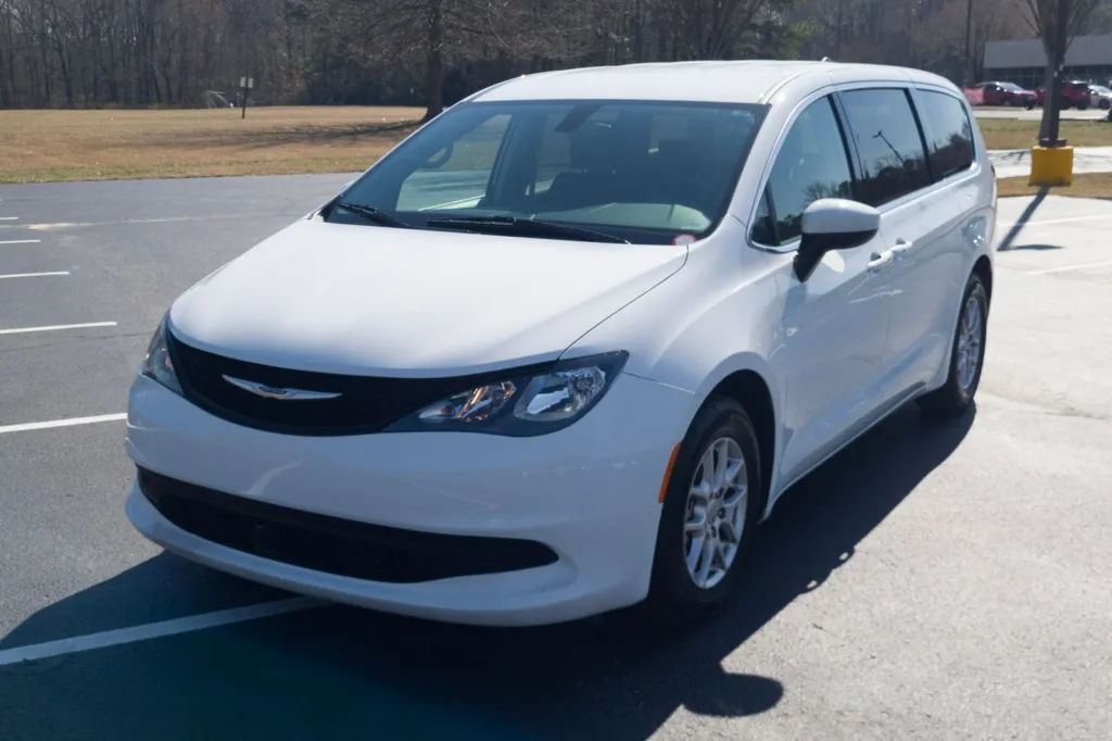 Used 2022 Chrysler Voyager LX for sale in Lumberton, NC at ALM Cars ...
