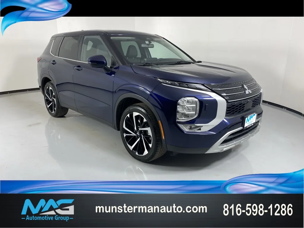 Used 2022 Mitsubishi Outlander SE for sale in Blue Springs, MO at ...