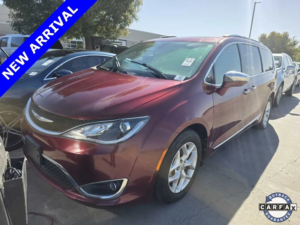 Used 2020 Chrysler Pacifica Limited for sale in Denton, TX at Sign It ...
